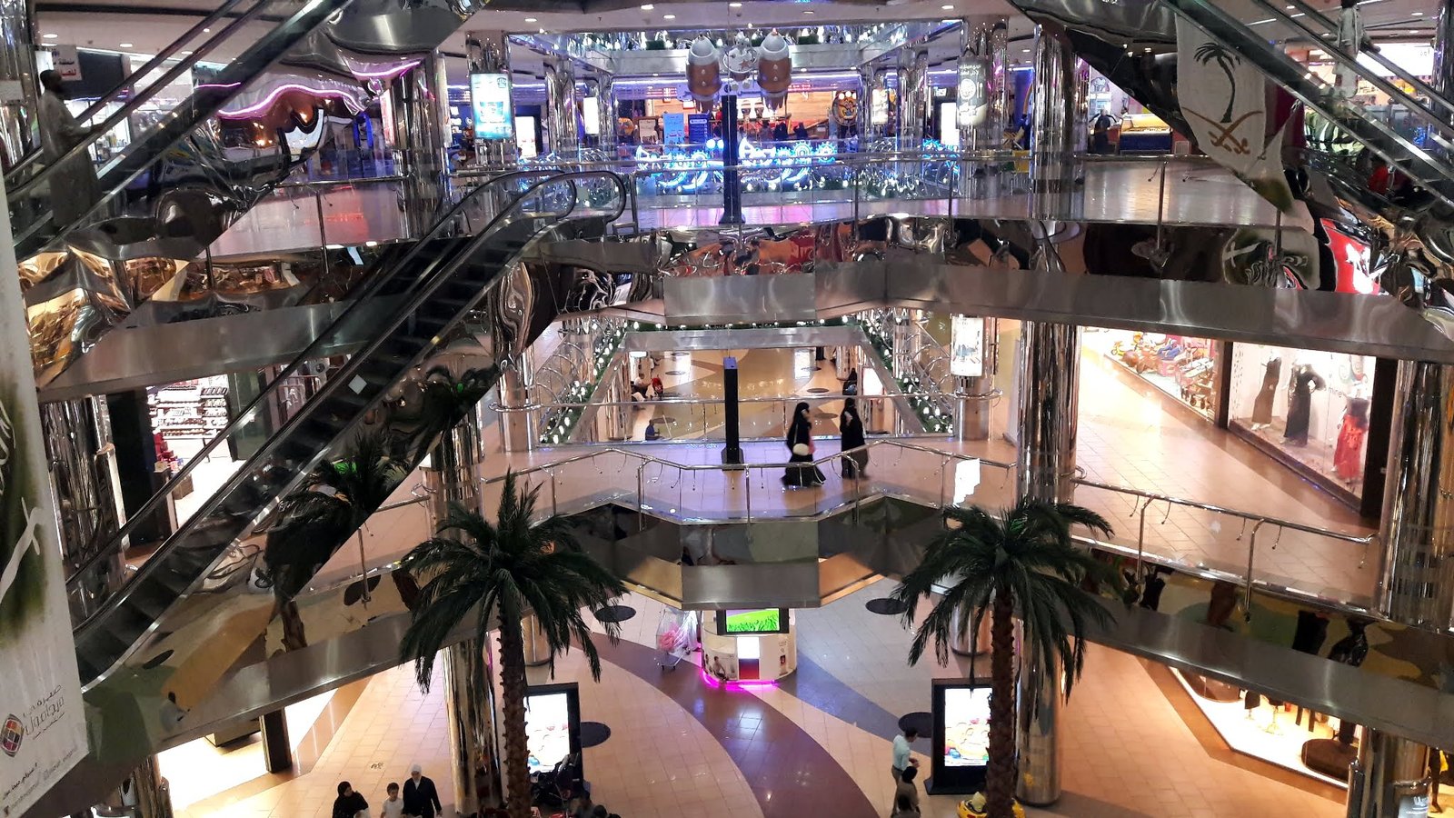 Top 10 Largest Malls In The World - Travels Canvas